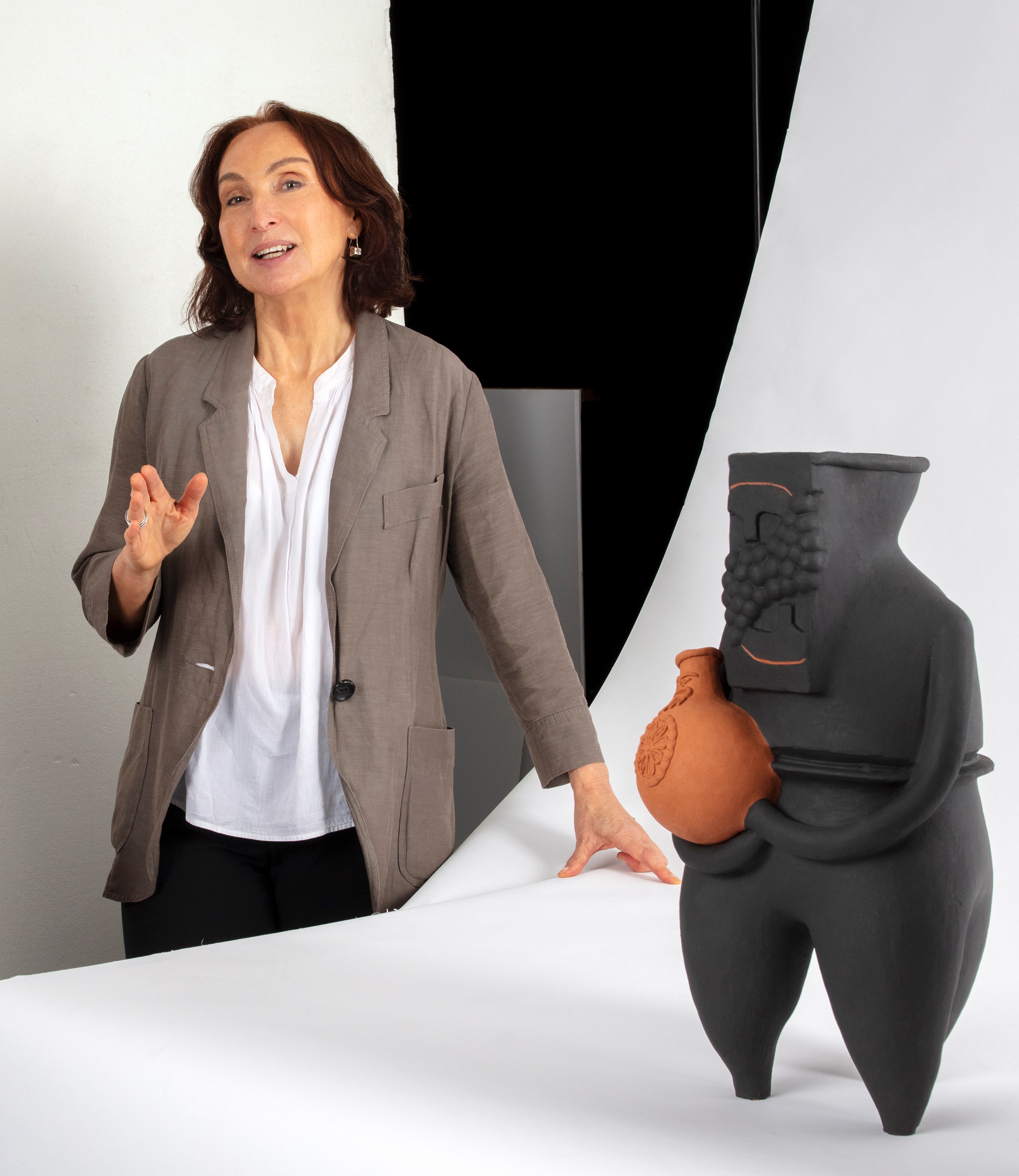 Series 2 Episode 5: Museums and ceramics with Eva Czernis-Ryl ...